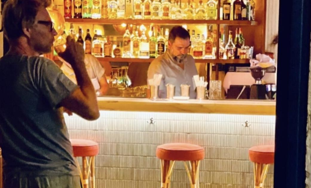 PHOTOS — Vianney “bourré”, Carla Bruni topless, Caroline Roux en déesse ...