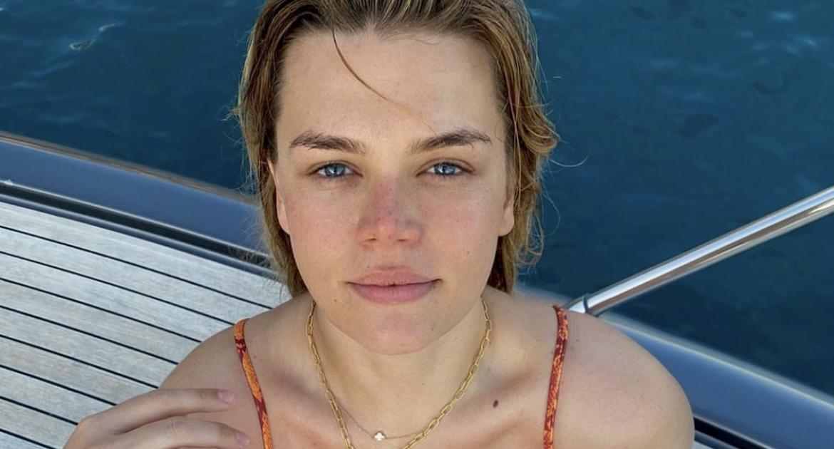 PHOTOS — Vianney “bourré”, Carla Bruni topless, Caroline Roux en déesse ...