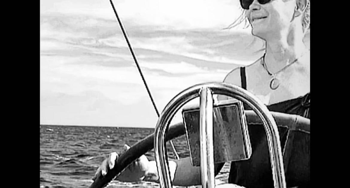 PHOTOS — Vianney “bourré”, Carla Bruni topless, Caroline Roux en déesse ...