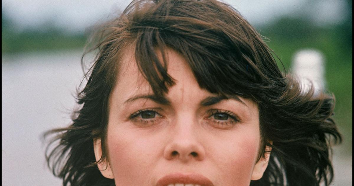PHOTOS - Mireille Mathieu : sa célèbre au coupe au bol n'a pas été sa ...