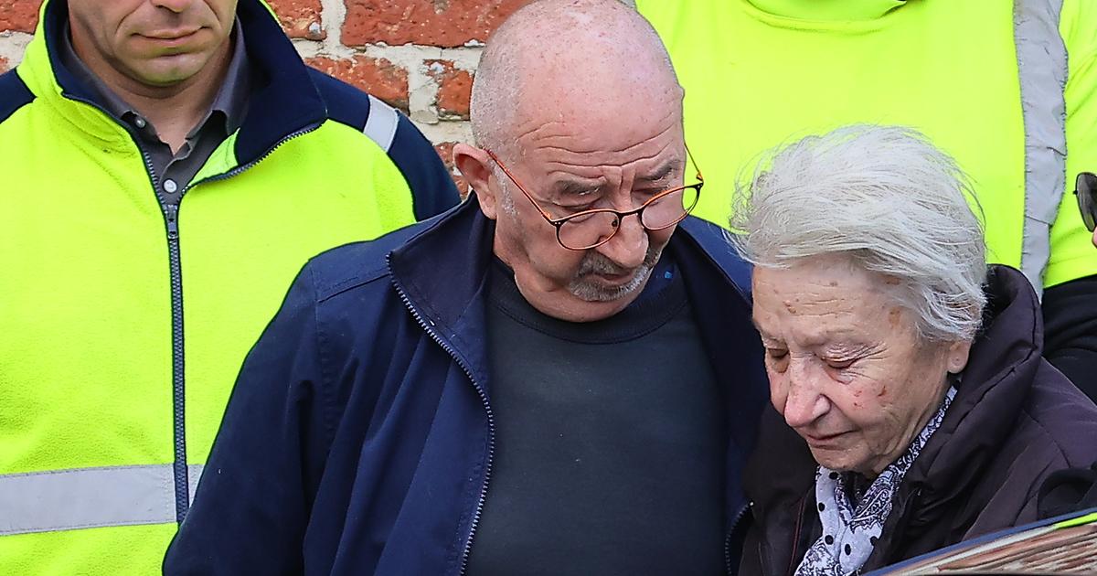 PHOTOS - Obsèques de Lola, 12 ans : sa famille et ses proches effondrés ...