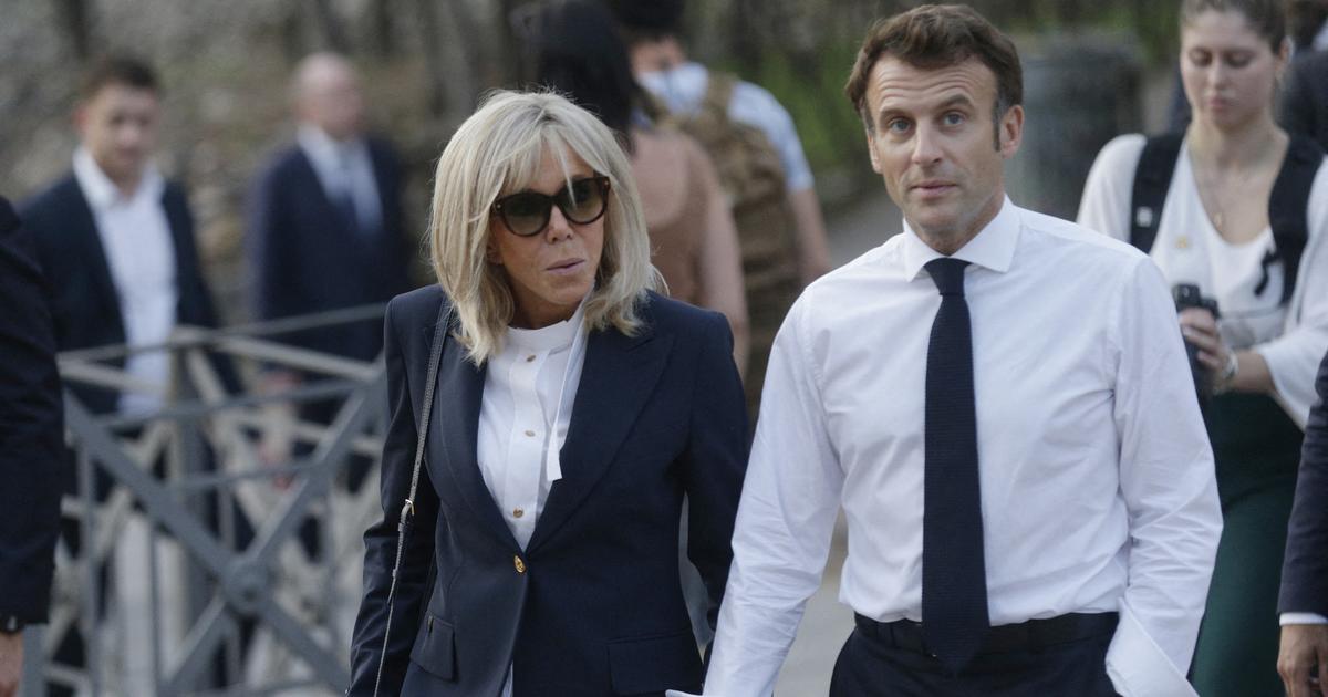 PHOTOS - Brigitte Macron est fan de ses baskets No Name à Rome