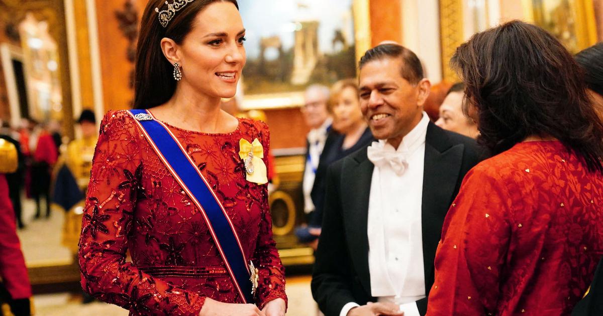 Kate Middleton plus glamour que jamais en robe rouge et jeux de ...