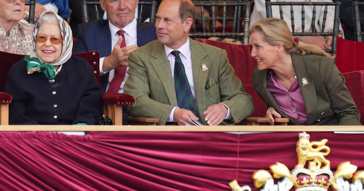 PHOTOS - Rétro 2022 : Elizabeth II, la dernière année d'une reine