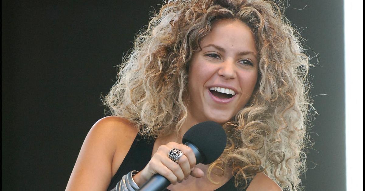 PHOTOS - Shakira : retour sur son évolution capillaire