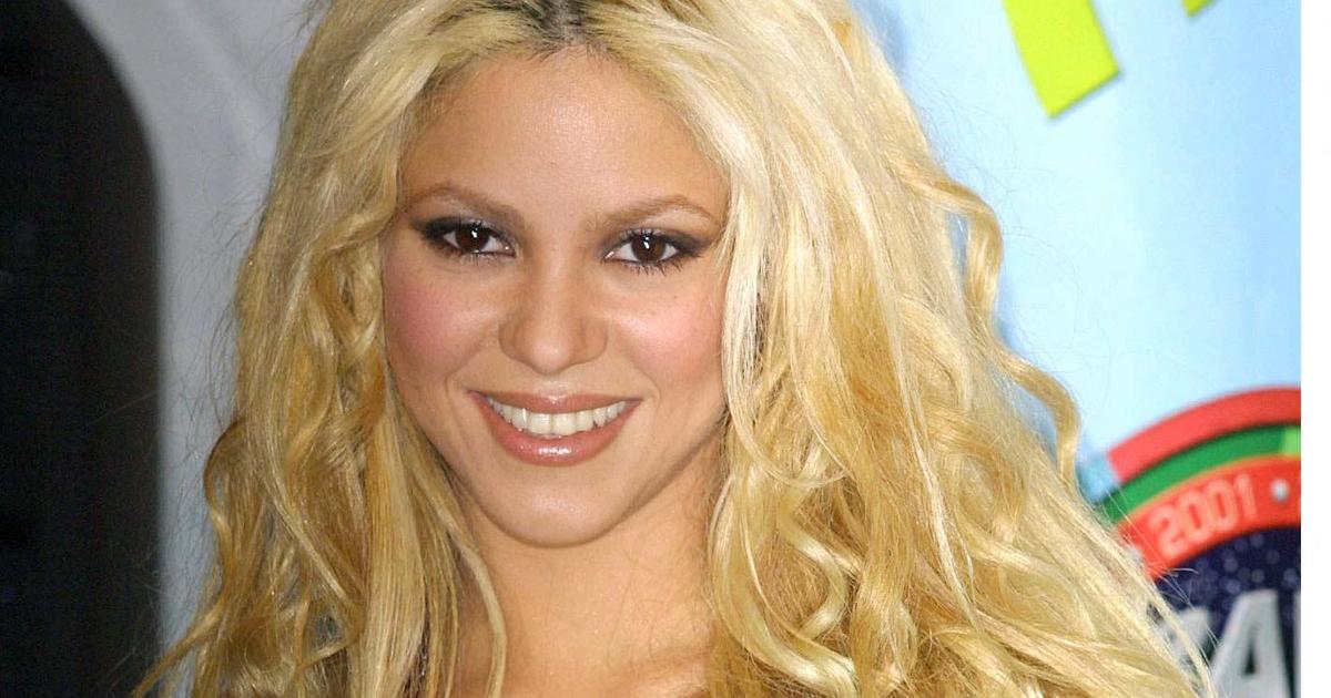 PHOTOS - Shakira : retour sur son évolution capillaire
