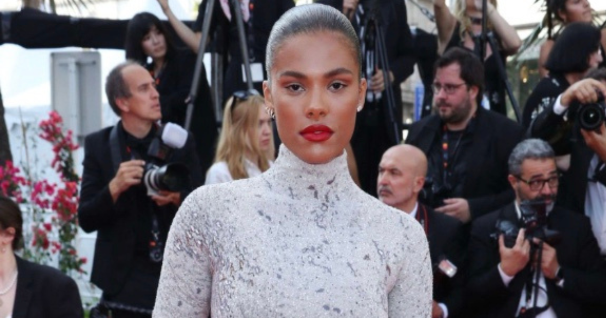 PHOTOS - Cannes 2023 : Tina Kunakey fait forte impression en robe ...