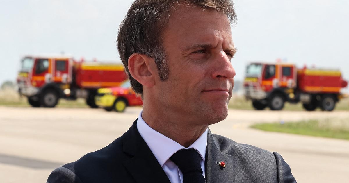 PHOTO - Emmanuel Macron bronzé et barbu : ce look inhabituel qui surprend