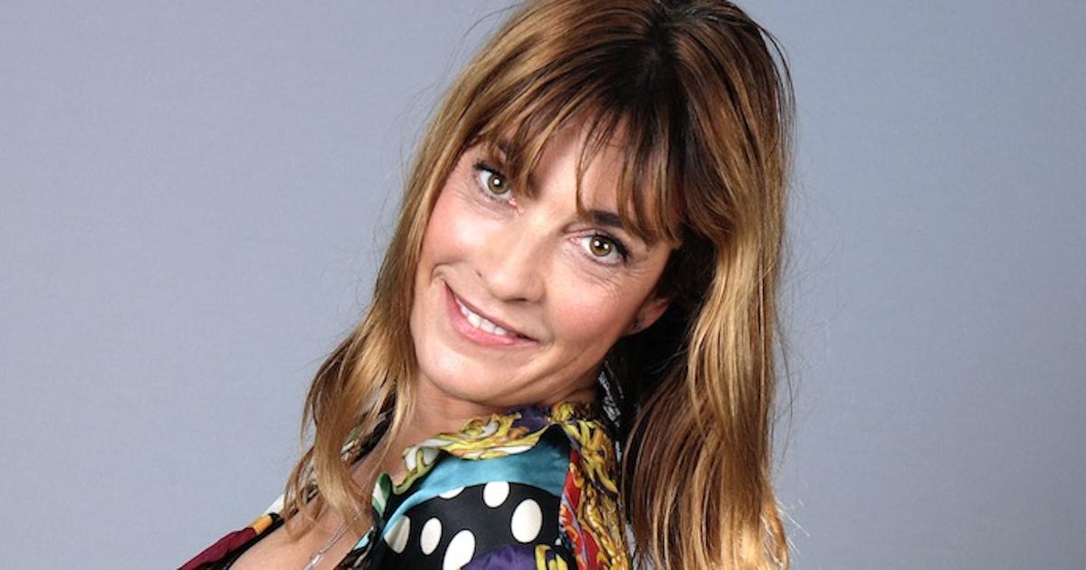 PHOTO - Eve Angeli enceinte : le “petit bidou” de la chanteuse s’arrondit