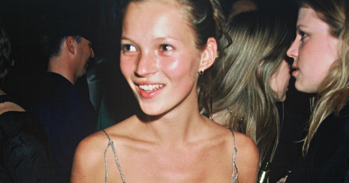 FASHION STORY - La slip dress transparente de Kate Moss à Londres en 1993
