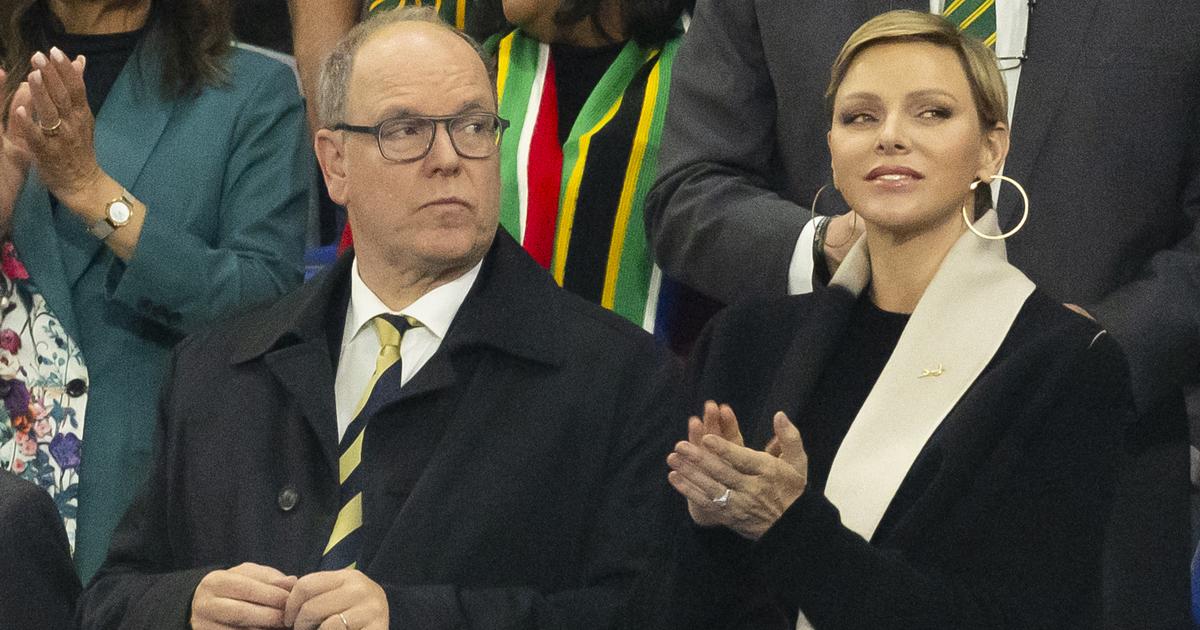 PHOTO - Albert et Charlene de Monaco en visite en Alsace : bain de ...