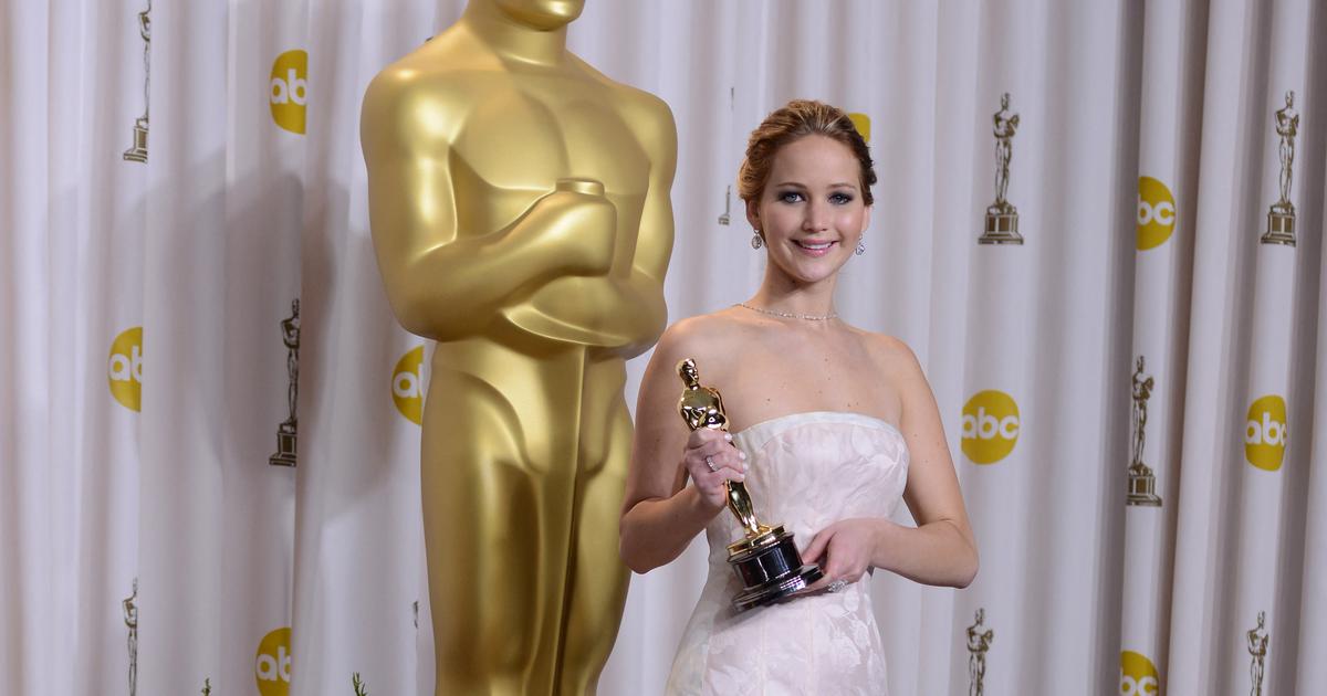 FASHION STORY - La légendaire robe dorée d’Elizabeth Taylor dans le ...