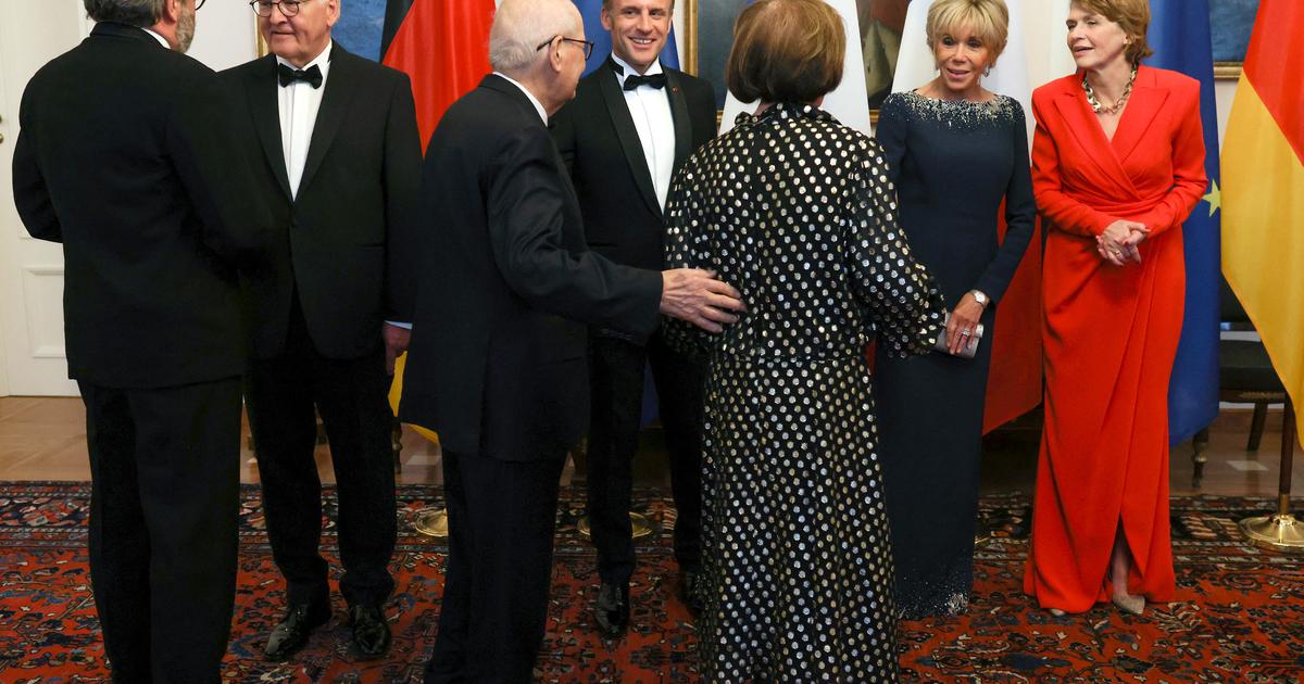 PHOTOS – Brigitte Macron glamour, Emmanuel Macron en smoking,... le ...