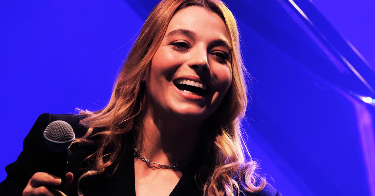 Santa prête à représenter la France à l‘Eurovision ? “La question s’est ...