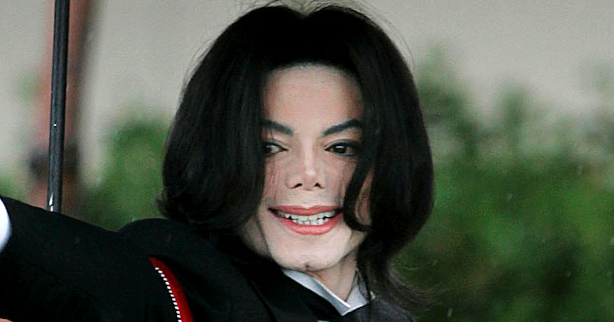 PHOTO - Michael Jackson : son fils Blanket, qu’il avait brandi au ...