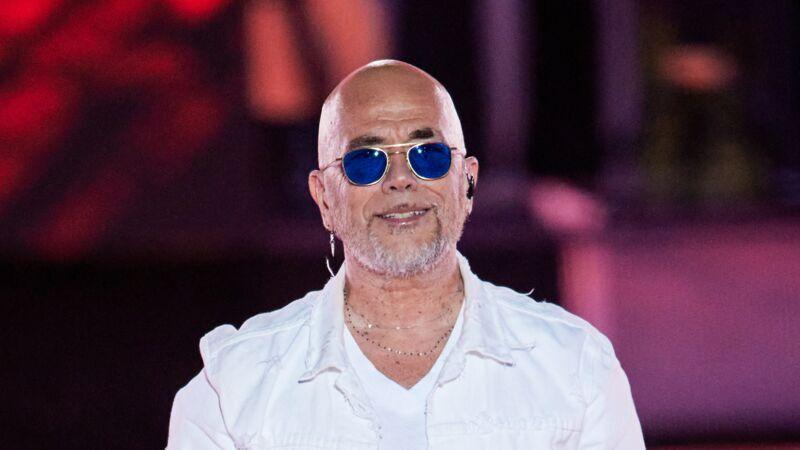 Pascal Obispo : après l’annulation de ses concerts, il offre un beau ...