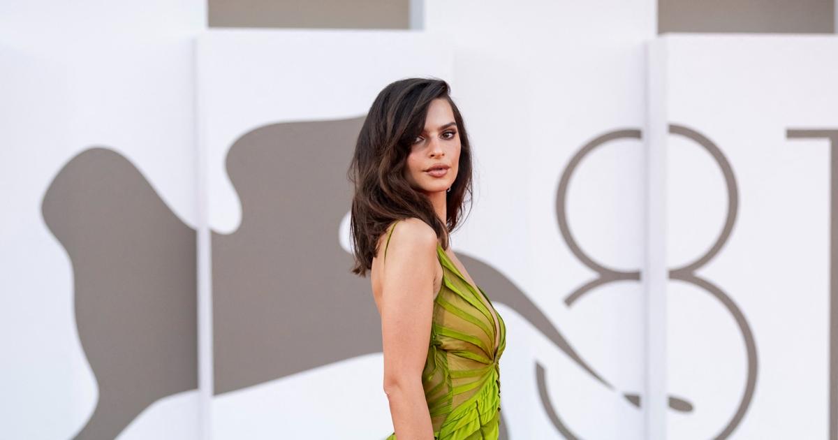 Dans une robe verte au décolleté plongeant, Emily Ratajkowski fait ...