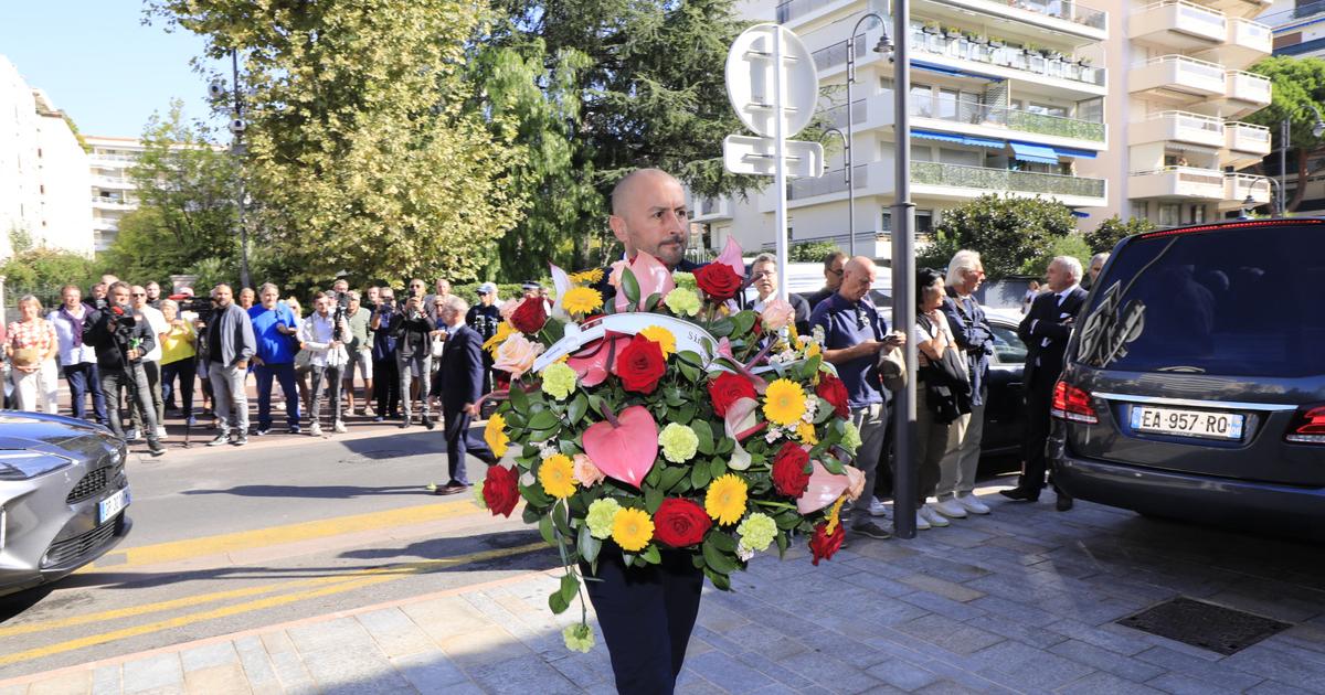 PHOTOS - Obsèques de Didier Roustan : sa compagne et ses enfants ...