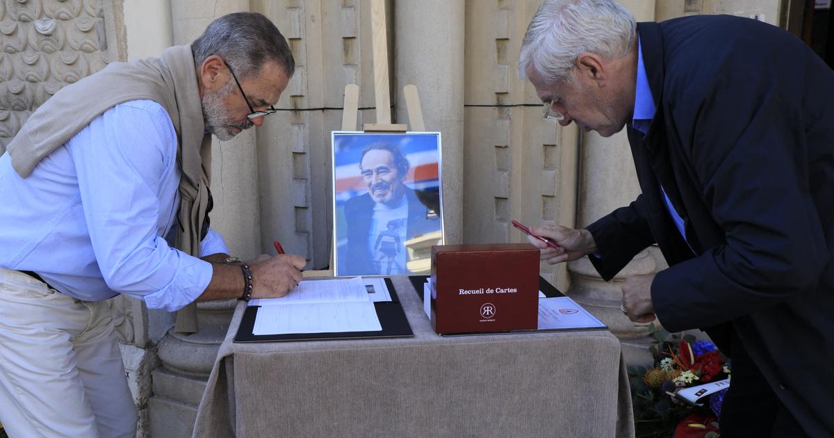 PHOTOS - Obsèques de Didier Roustan : sa compagne et ses enfants ...