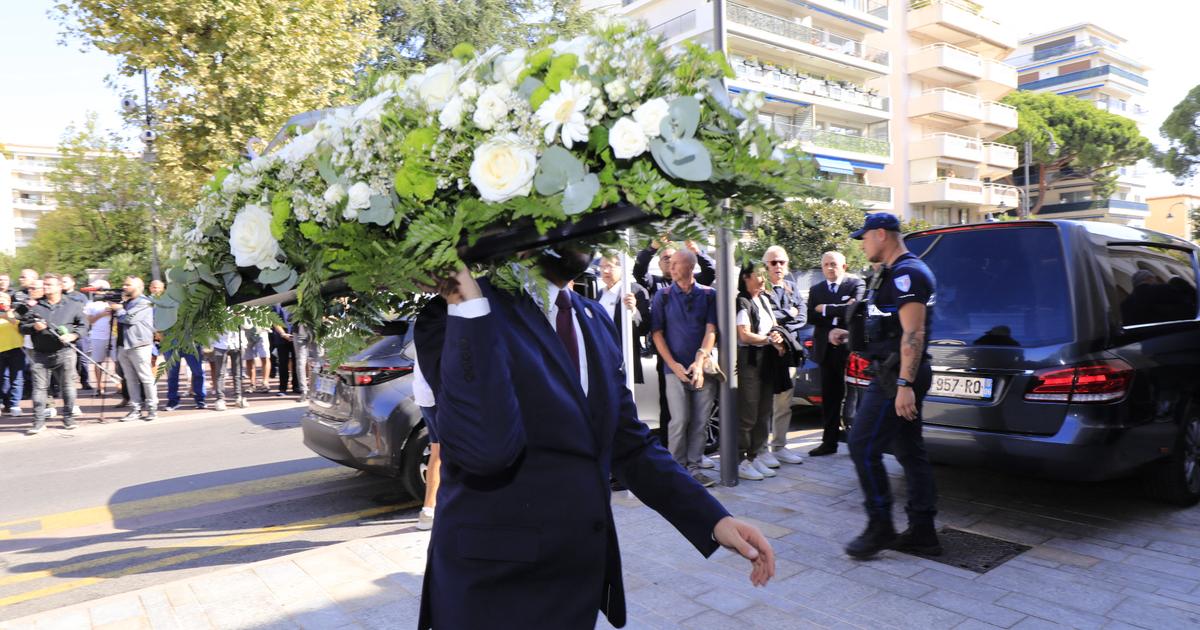 PHOTOS - Obsèques de Didier Roustan : sa compagne et ses enfants ...