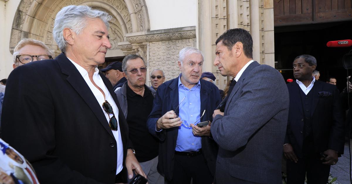 PHOTOS - Obsèques de Didier Roustan : sa compagne et ses enfants ...