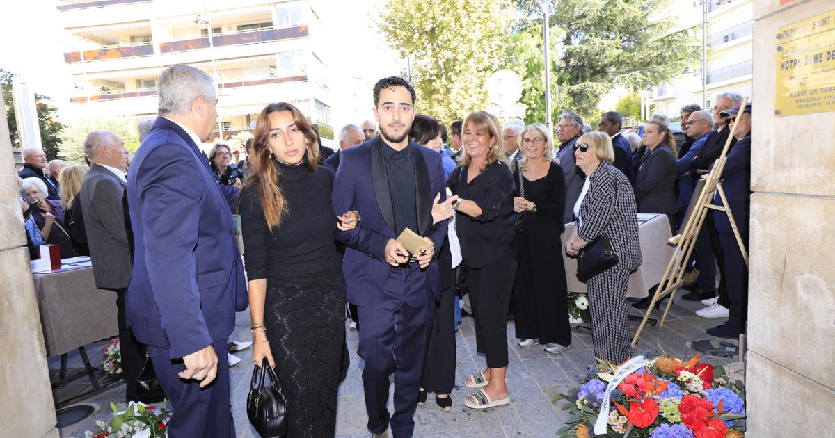 PHOTOS - Obsèques de Didier Roustan : sa compagne et ses enfants ...