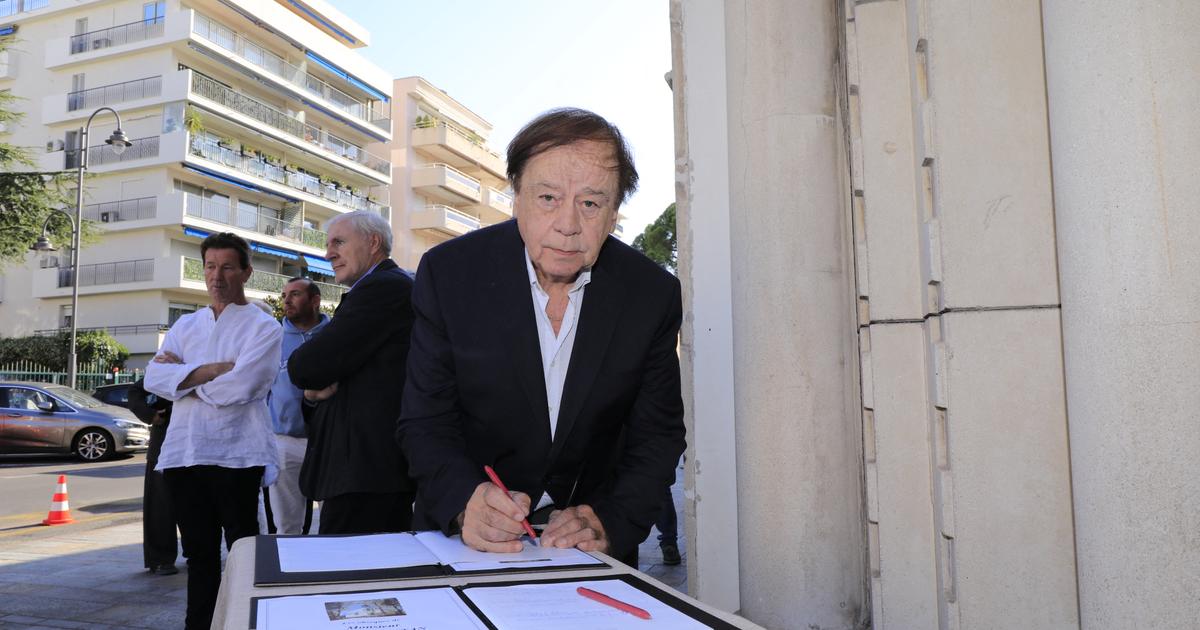 PHOTOS - Obsèques de Didier Roustan : sa compagne et ses enfants ...