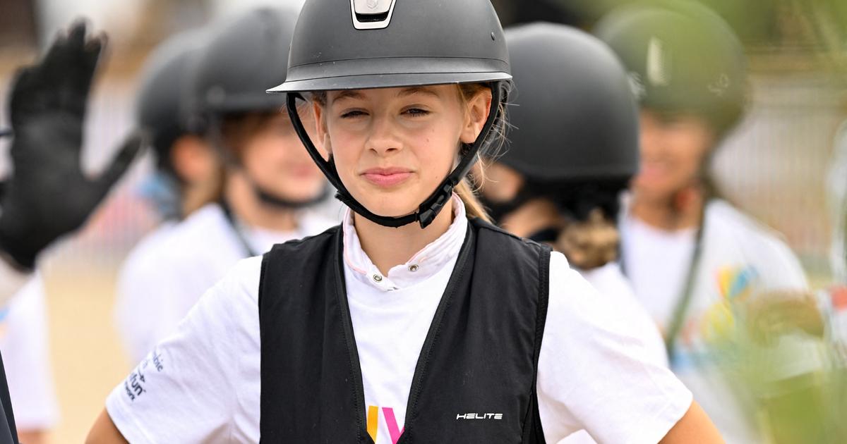 PHOTO - Giulia Sarkozy ravissante avec une longue chevelure blonde ...
