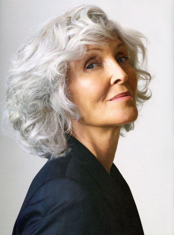 Les cheveux blancs, c'est tendance : nos conseils et idées de coiffures ...