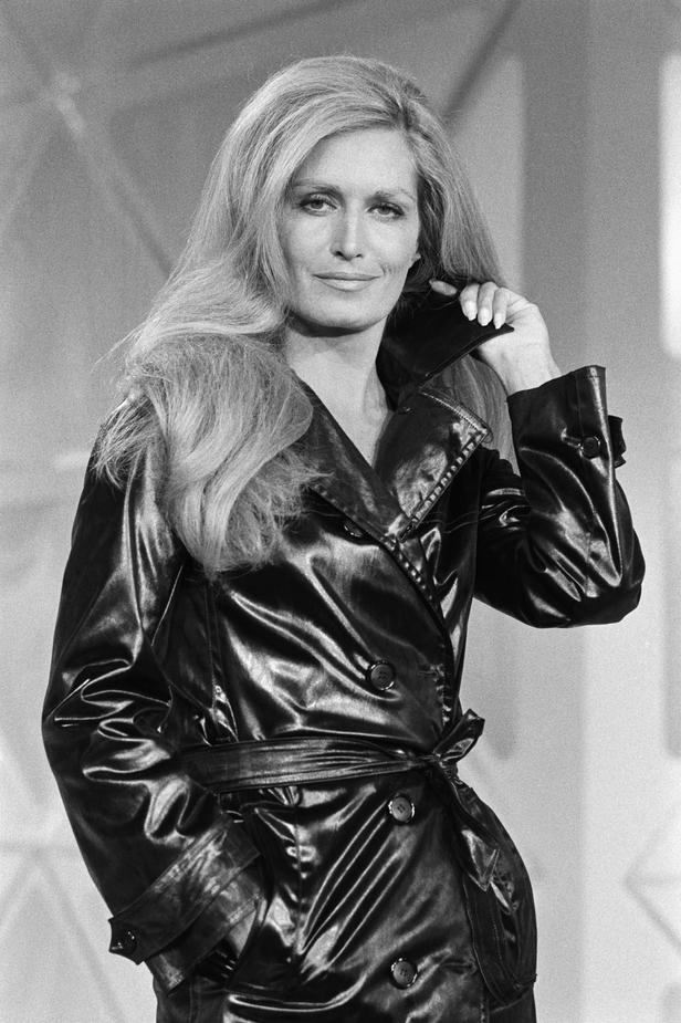 PHOTOS - Dalida : retour sur ses 20 looks iconiques