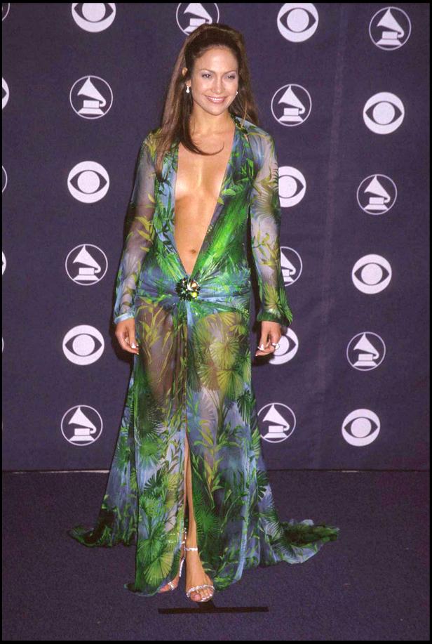 FASHION STORY – La robe Versace de Jennifer Lopez aux Grammy Awards 2000