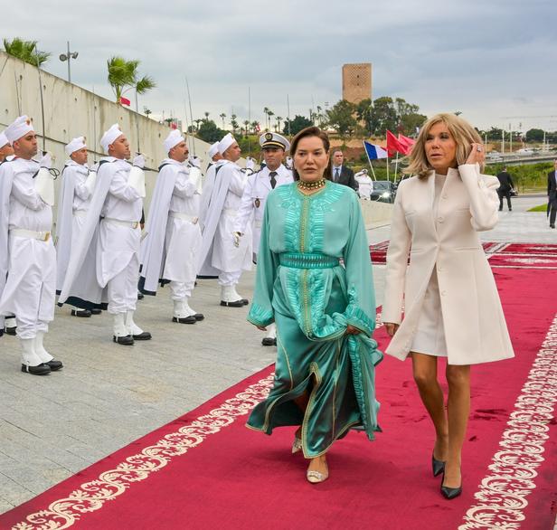 PHOTOS - Brigitte Macron et la princesse Lalla Hasnaa du Maroc : bise ...