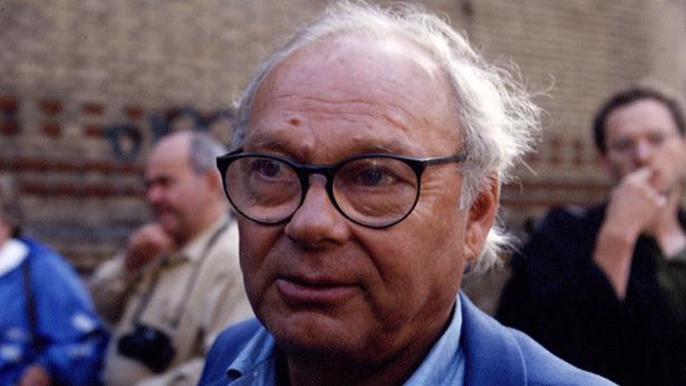 Siné: un enterrement “en fanfare” à Montmartre