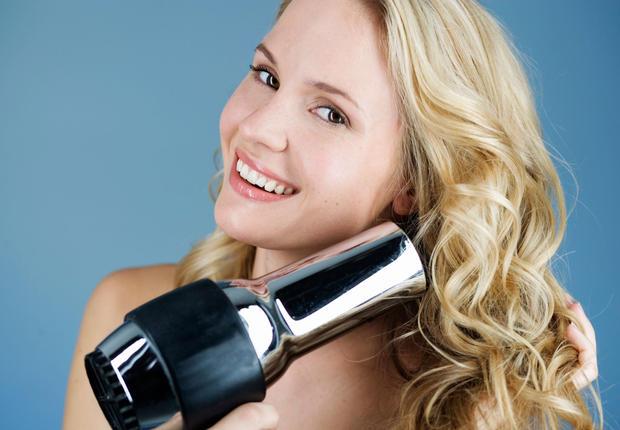 Coiffures: Comment faire son brushing soi-même