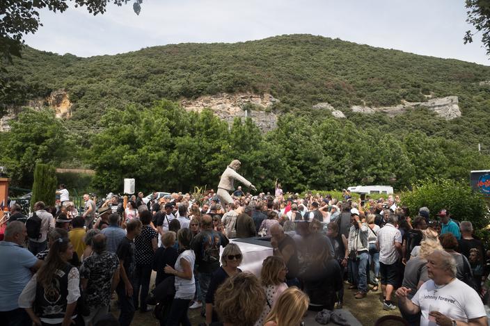 PHOTOS - Une statue de Johnny Hallyday haute de 3 mètres inaugurée en ...