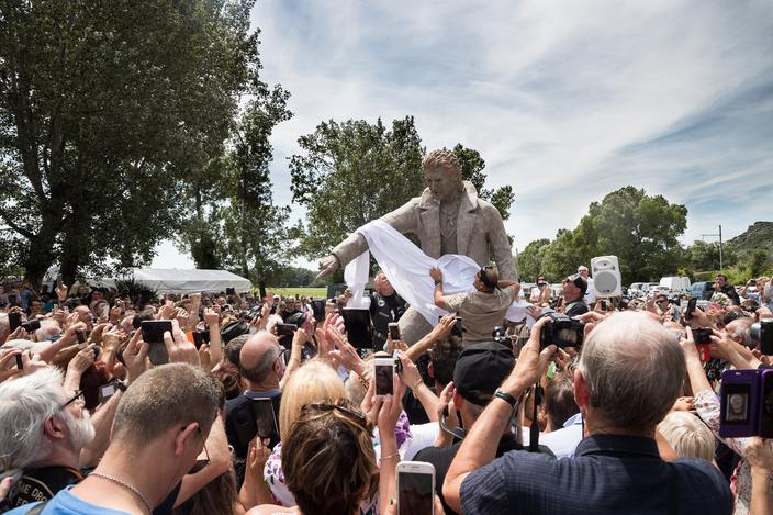 PHOTOS - Une statue de Johnny Hallyday haute de 3 mètres inaugurée en ...