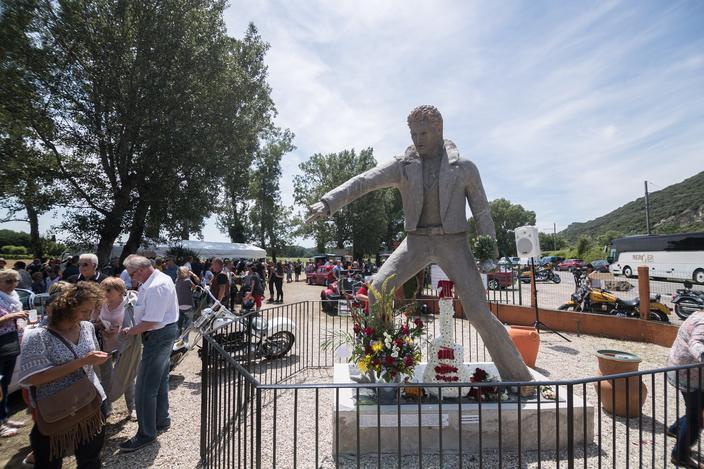 PHOTOS - Une statue de Johnny Hallyday haute de 3 mètres inaugurée en ...