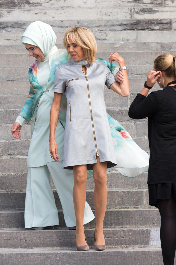 PHOTOS – Brigitte Macron, sublime en robe courte Louis Vuitton