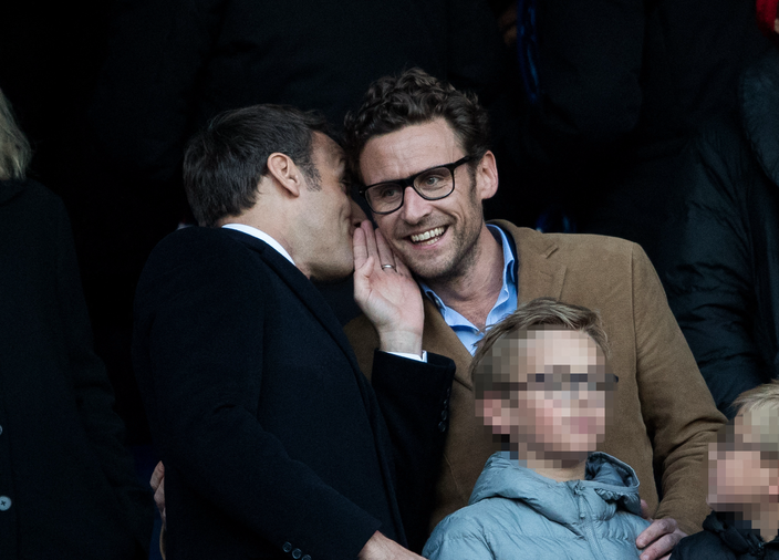 PHOTOS - Emmanuel Macron réélu : son accolade remarquée avec son frère ...