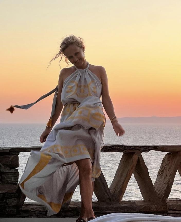 PHOTOS — Vianney “bourré”, Carla Bruni topless, Caroline Roux en déesse ...