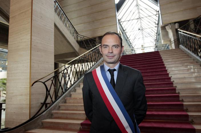 PHOTOS – Édouard Philippe : découvrez son évolution physique