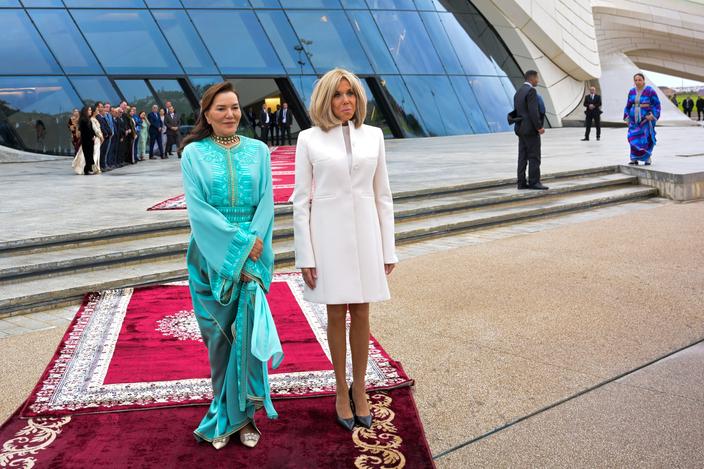 PHOTOS - Les plus beaux looks de Brigitte Macron en visite d'État au ...