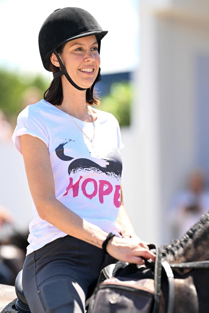 PHOTO - Fanny Leeb : cinq ans après son cancer du sein, cette ...