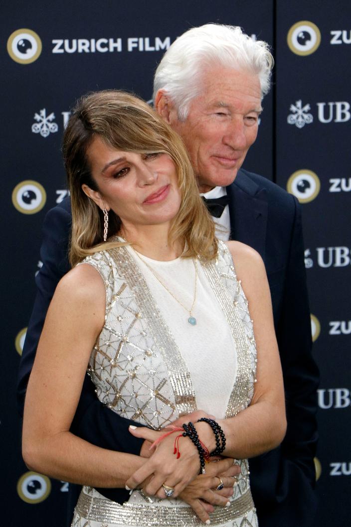 L’amour avec un grand A ! Richard Gere et sa femme Alejandra, de 34 ans ...