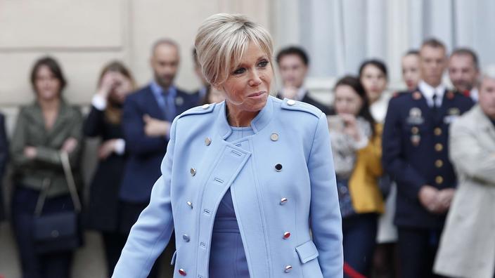 Brigitte Macron icône de mode: elle a le droit à un tee-shirt à son nom