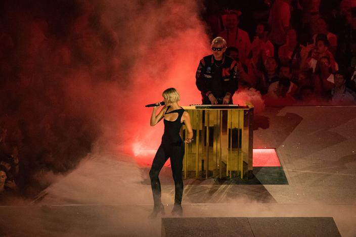 PHOTO – JO Paris 2024 : Angèle envoûtante dans une combinaison à ...