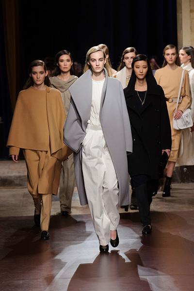 La mode sourit à Paris