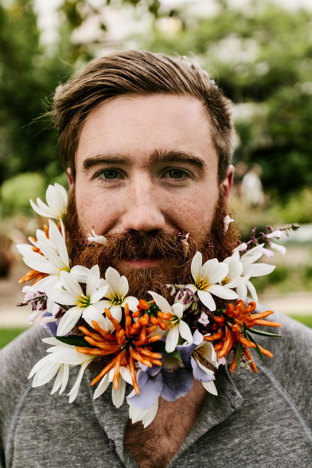 La barbe à fleurs, nouvelle lubie des hipsters