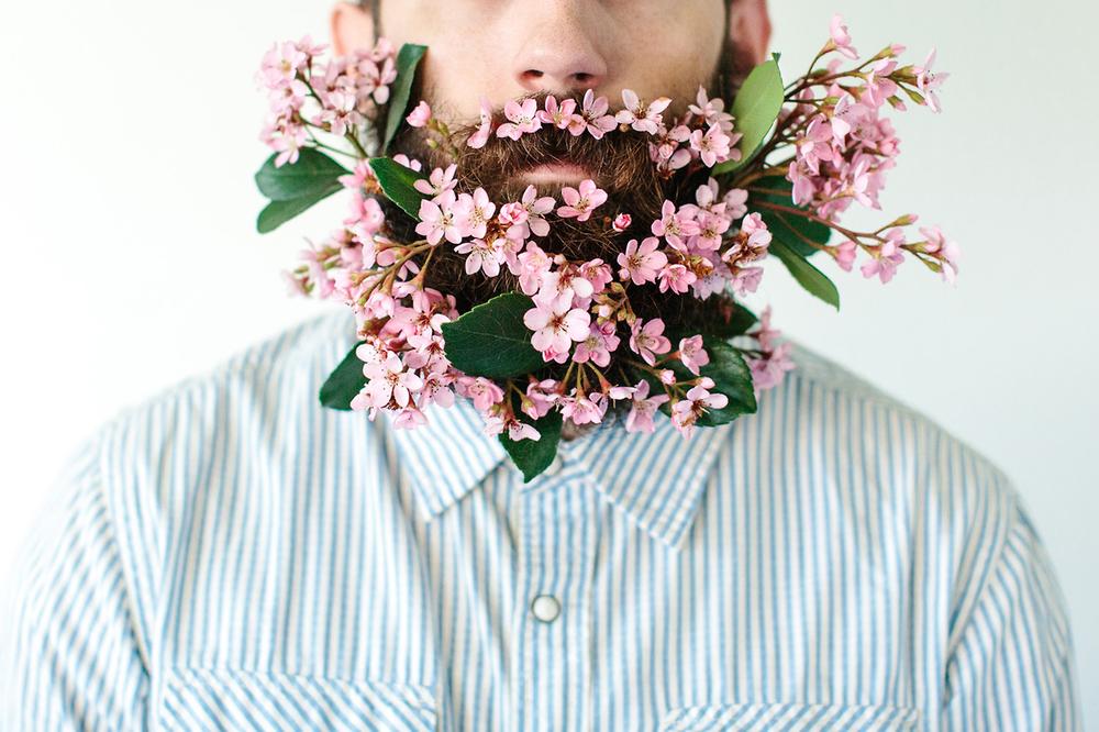 La barbe à fleurs, nouvelle lubie des hipsters
