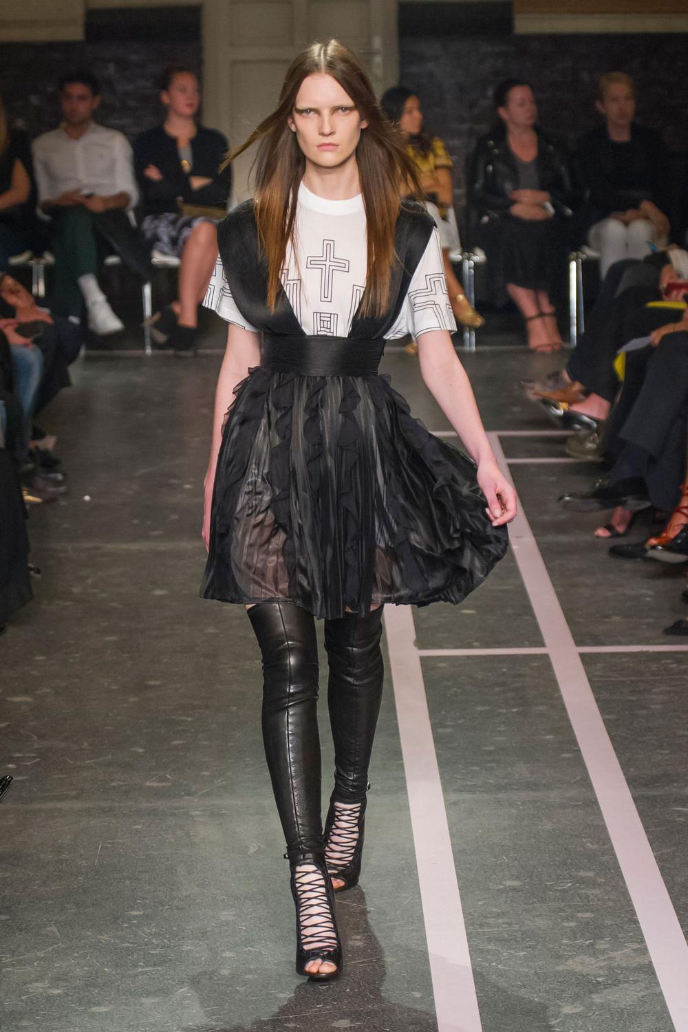 Défilé Givenchy printemps-été 2015 Prêt-à-porter